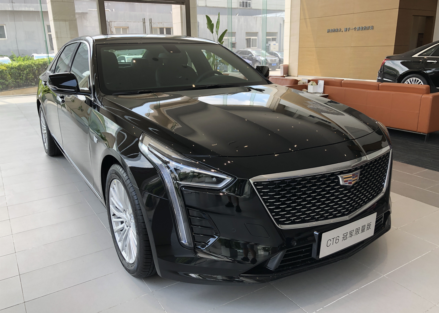 探店丨凯迪拉克CT6，搭2.0T动力，33万就能上路的豪华D级车 - 知乎