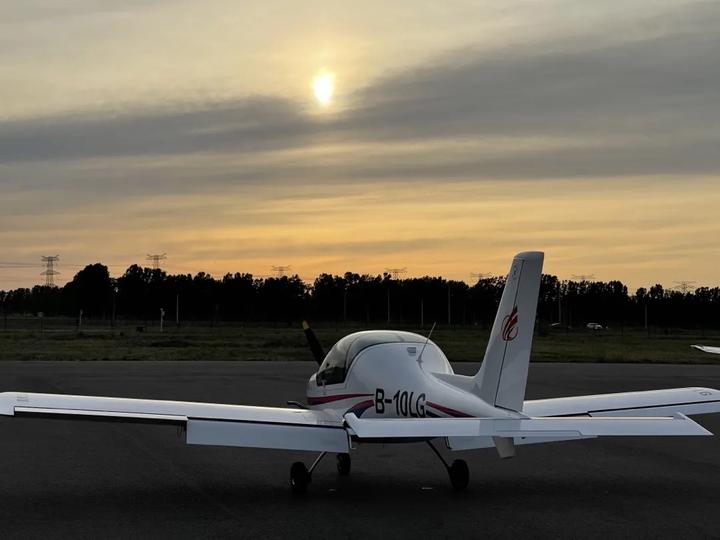 重磅！两架阿若拉SA60L飞机顺利运抵猎鹰飞行俱乐部北京石佛寺基地，首飞在即！ - 知乎