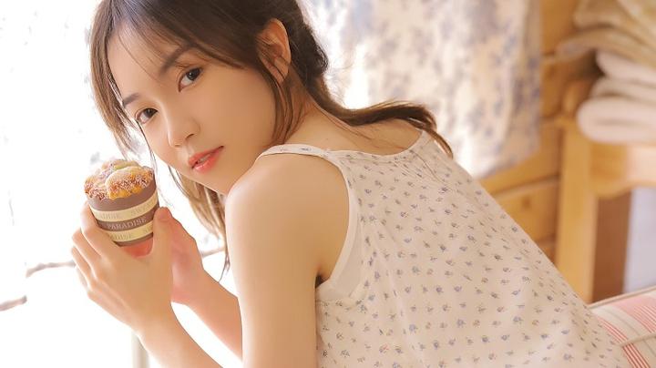 接吻时，女人表现出三个小动作，多半是默许和你越界了 知乎